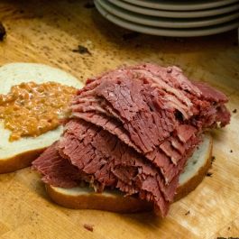 how long to cook corned beef per pound